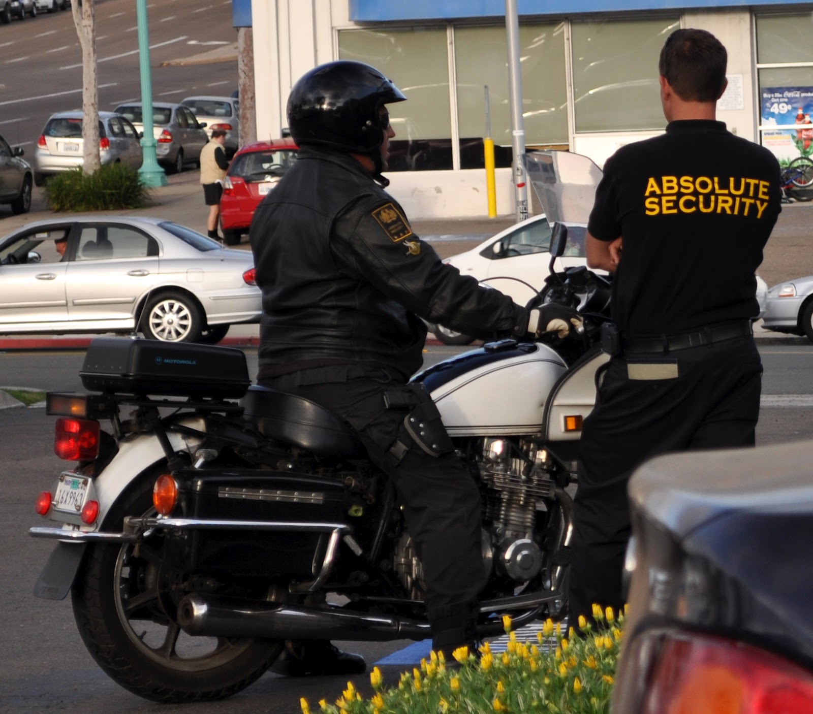 Just A Car Guy: Poser alert. Wanna be cop with a security guard job ...