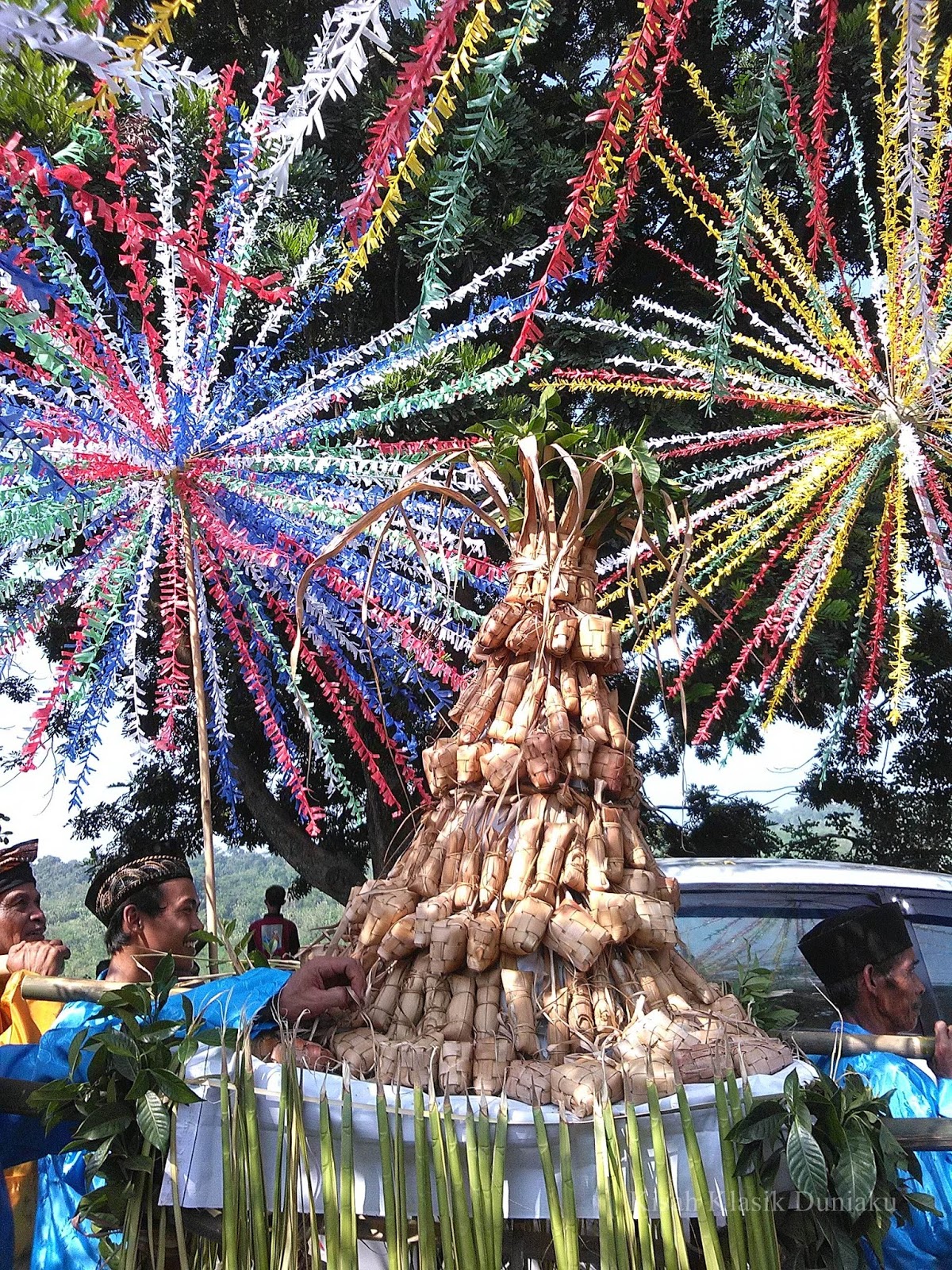 Kisah Klasik Duniaku: Berebut Gunungan Sego Kethek di Ritual Sesaji Rewanda