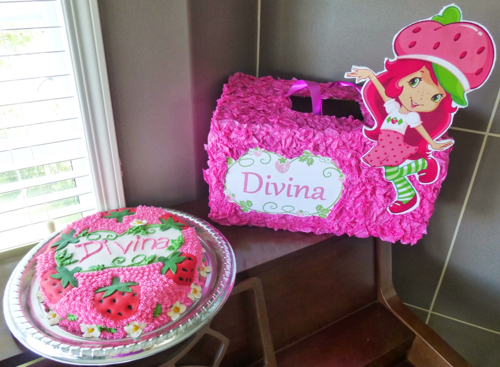 Utopia Party Decor: Strawberry Shortcake Party Decor
