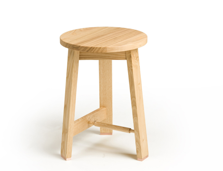 carpinteria y tallado de madera: Banquito 3 patas