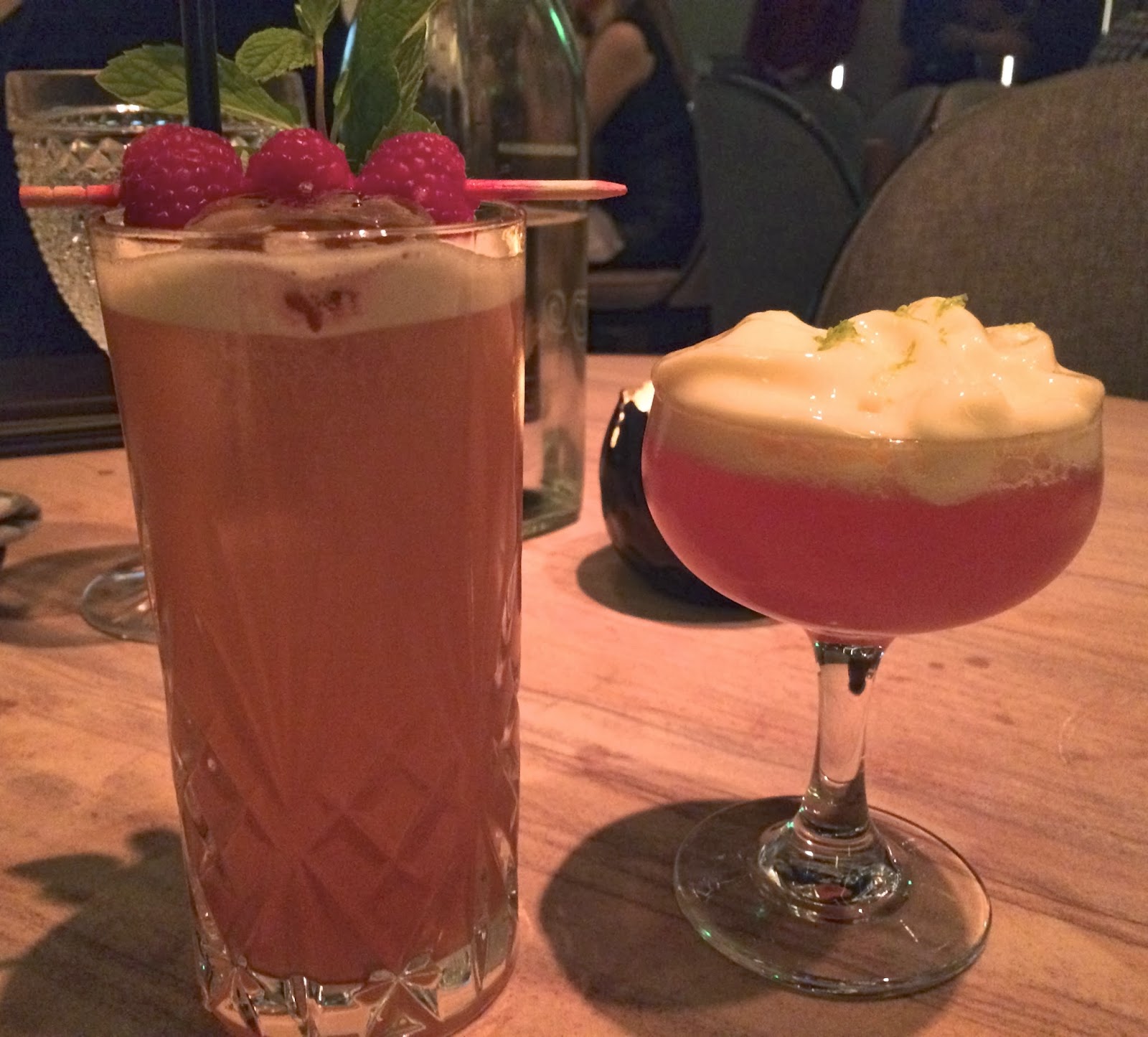 LAS VEGAS DAZE: Rose.Rabbit.Lie-It's a restaurant, it's a show, it's fun!