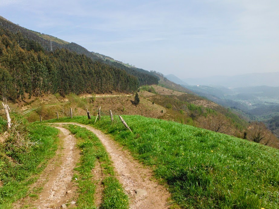 LOS DOMINGUEROS: VALLE DE UDALLA