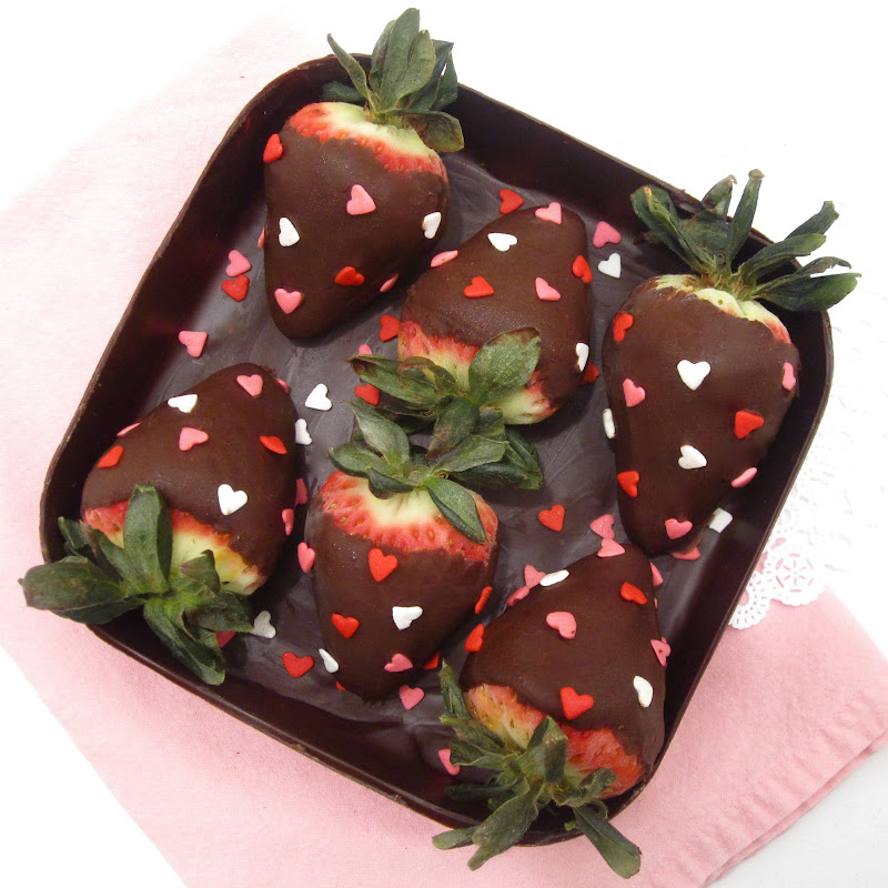 DIY Edible Chocolate Box Filled With Chocolate Dipped Strawberries ...