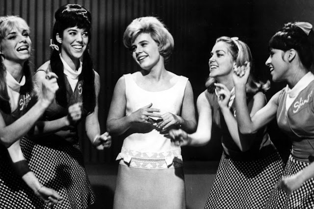 RETRO KIMMER'S BLOG: ROCK TV BEGAN IN THE 1960'S: SHINDIG★ HULLABALOO ...