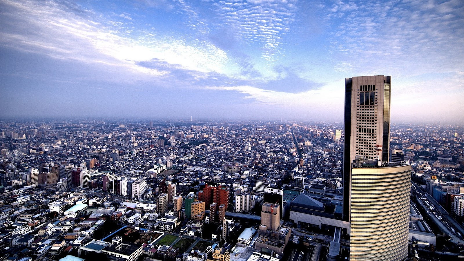 Leeteukslittlepearl Wallpaper: City Building Wallpaper