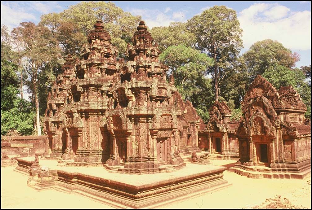 Banteay Srei: The amazing and stunning temple complex in Angkor (Part ...