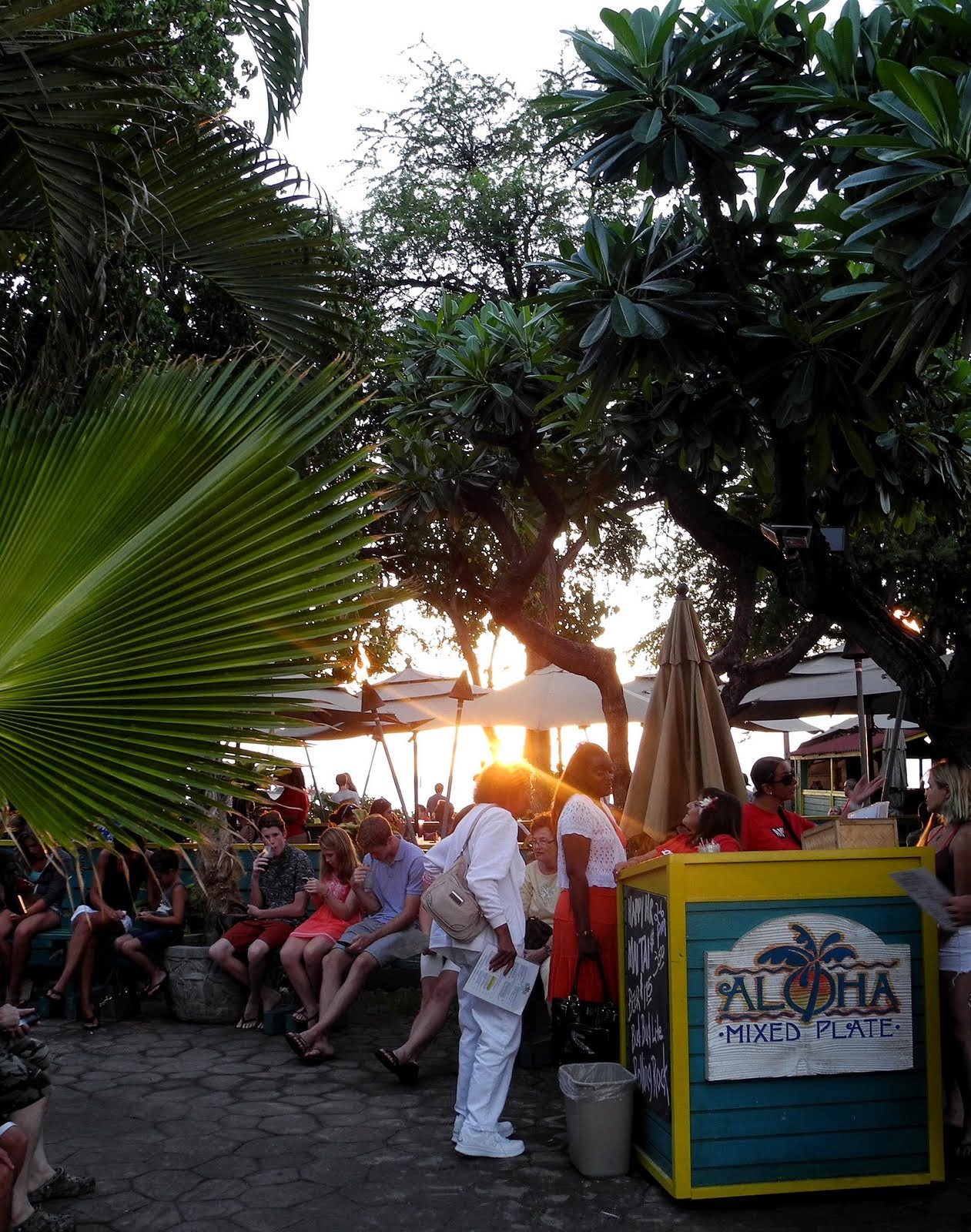 Aloha Mixed Plate, Lahaina (HI) : Eating Without Moving