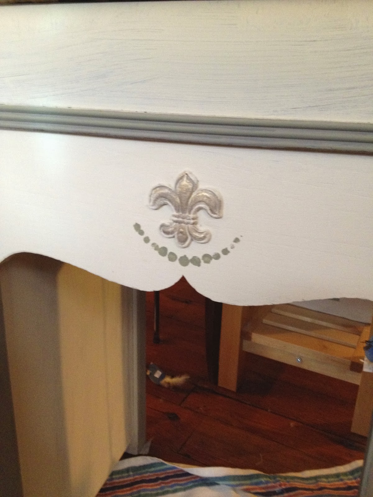 SheShe, The Home Magician: Deco Waterfall Vanity Makeover