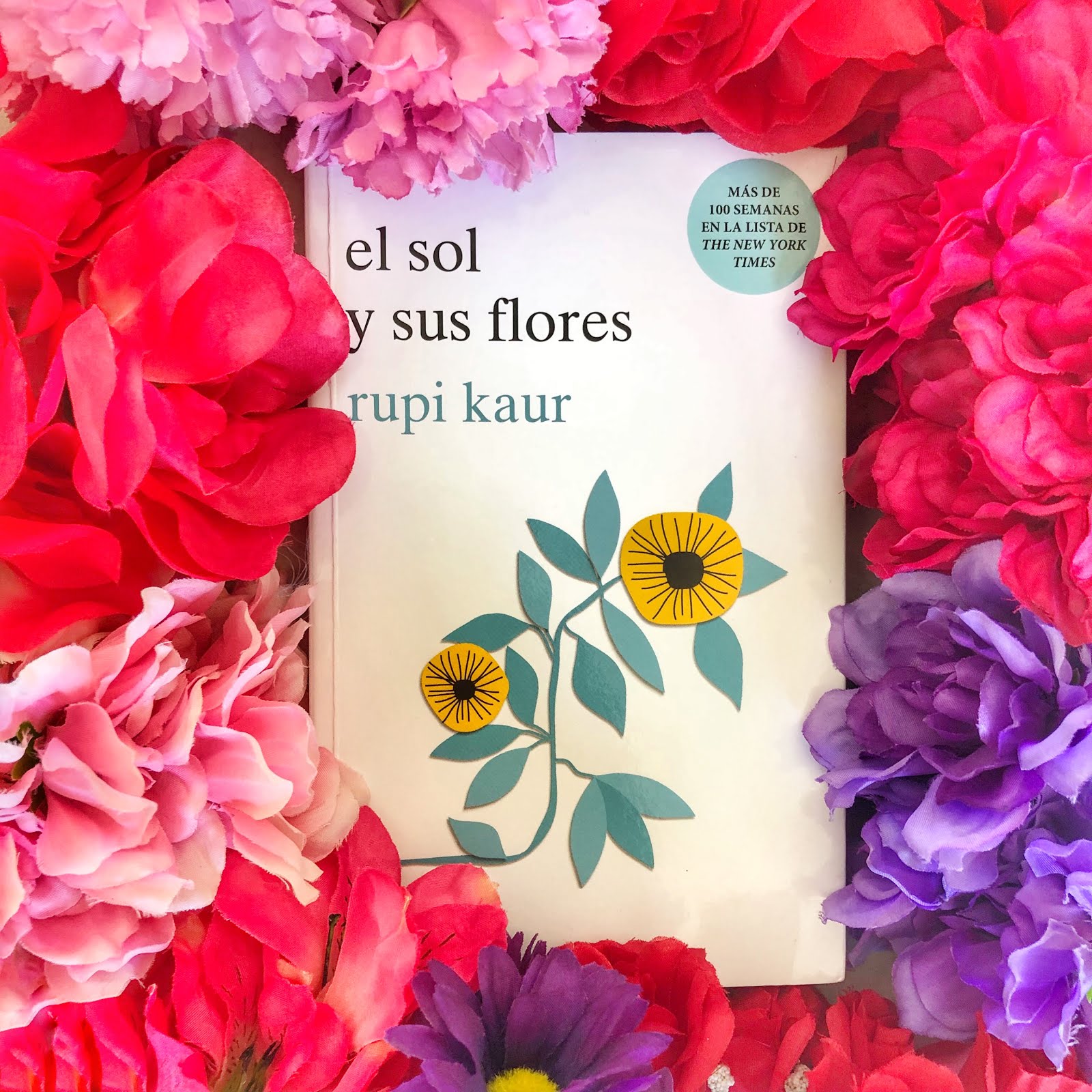 Reseña. el sol y sos flores de Rupi Kaur