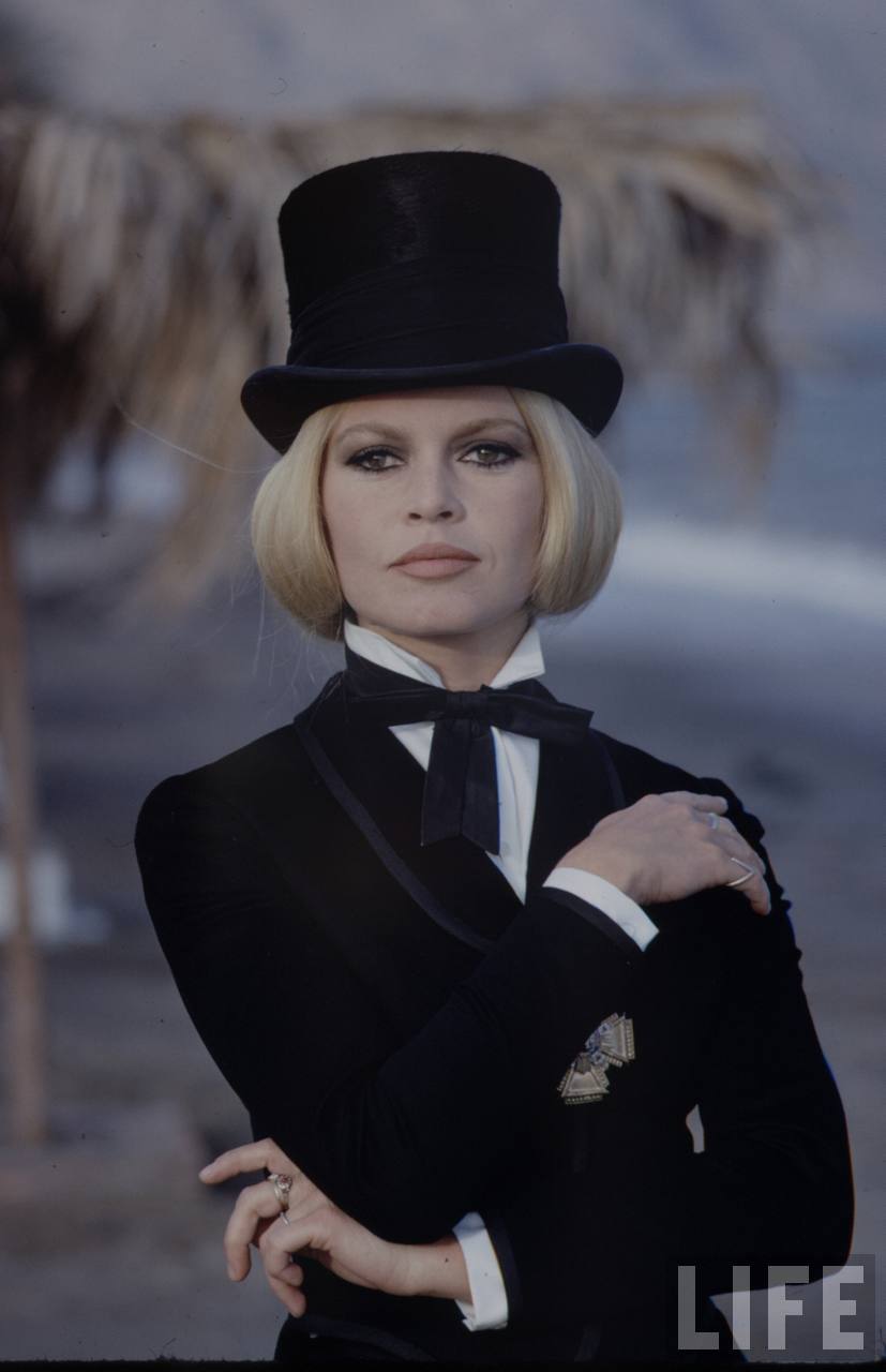 17 Beautiful Photos of Brigitte Bardot on the Set of 'Shalako' in 1967 ...