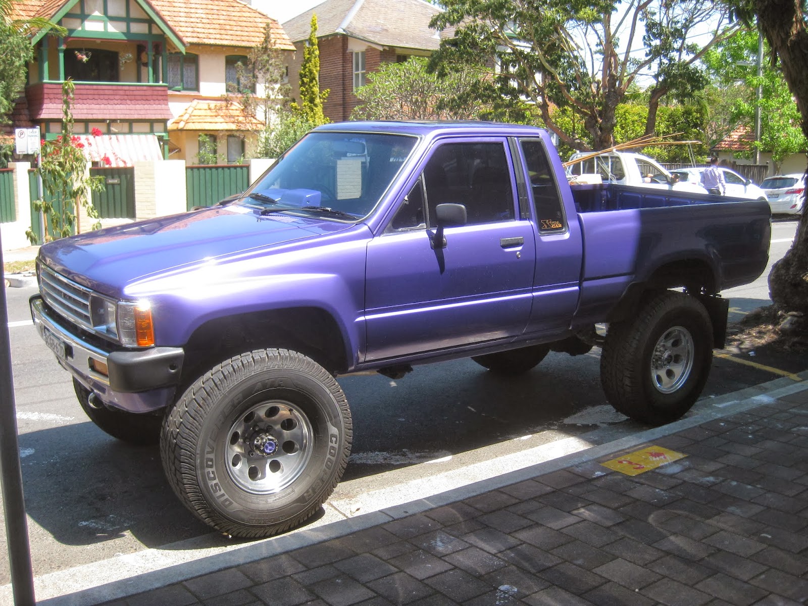 Aussie Old Parked Cars: 1984 Toyota Hilux Dual Cab V8