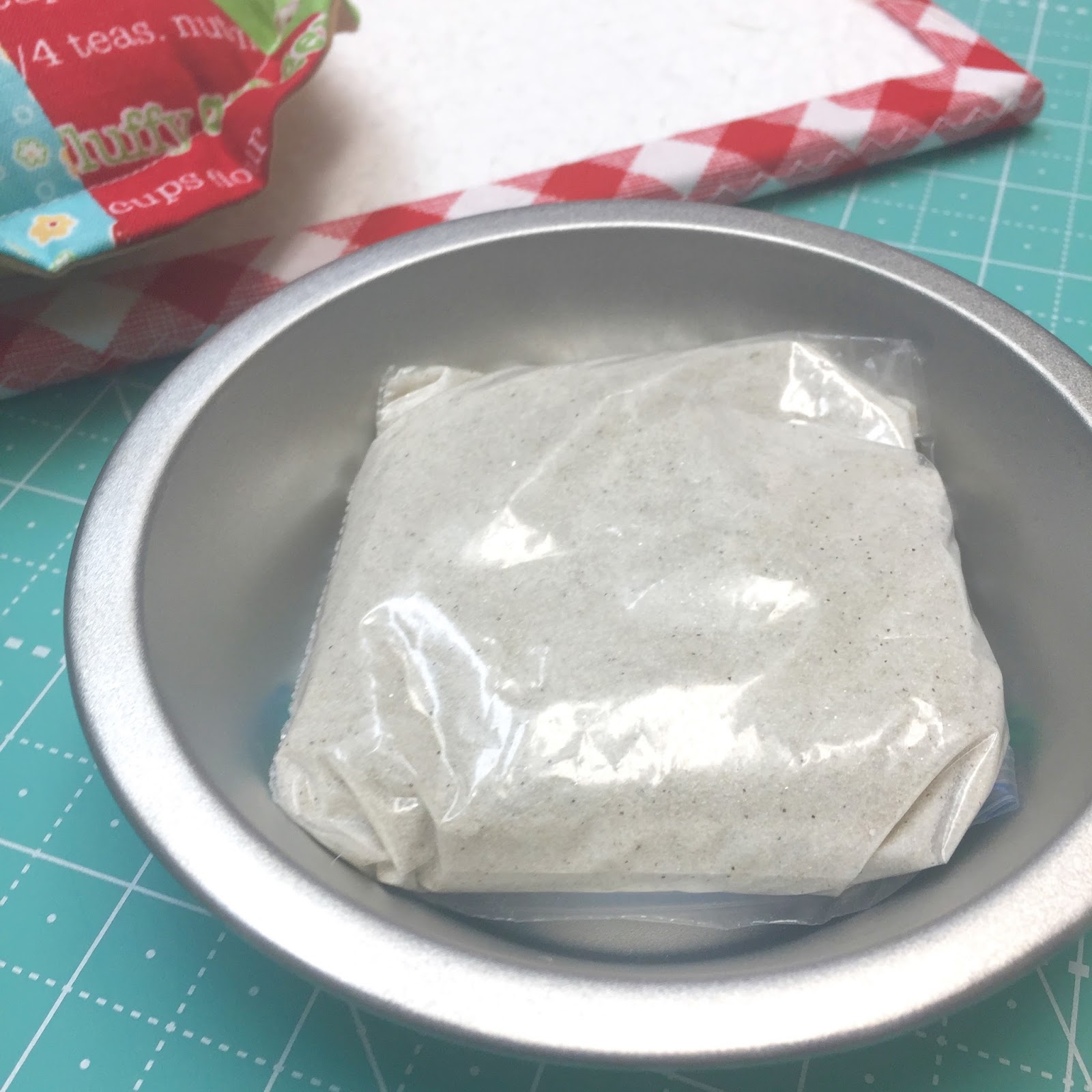 Bee In My Bonnet: Cutie Pie Pincushion Tutorial!!