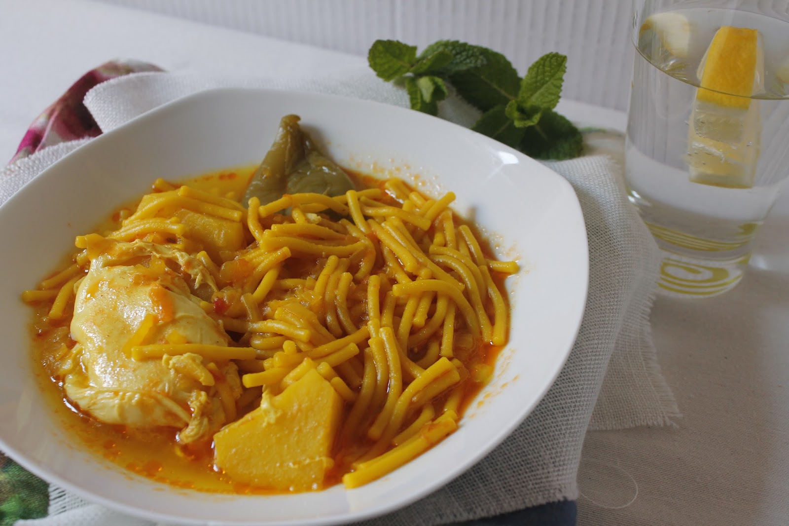 Guiso de fideos con huevos ~ Con sabor a huerto