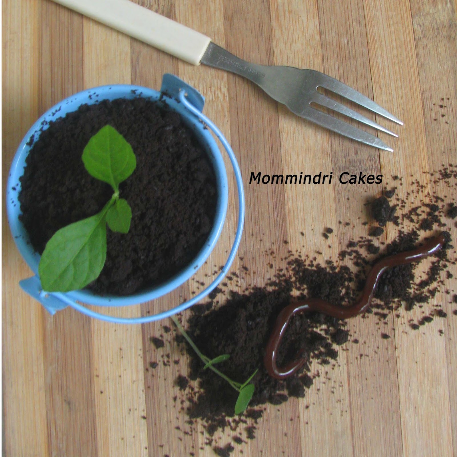 Mommindri Cakes: Chocolate Soil... It's surely edible!