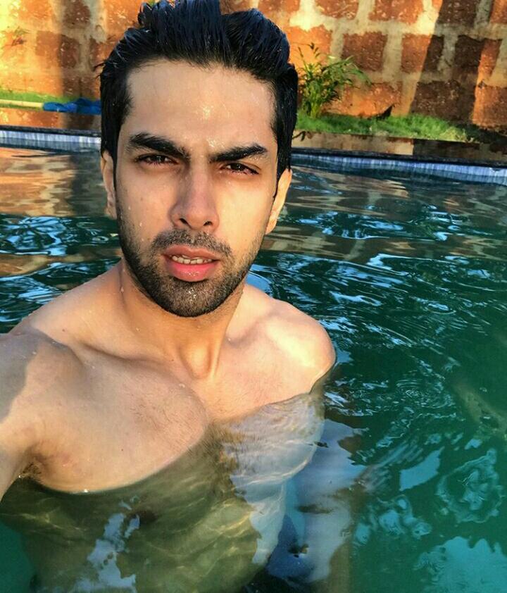 Shirtless Bollywood Men Six Pack Model In Mumbai