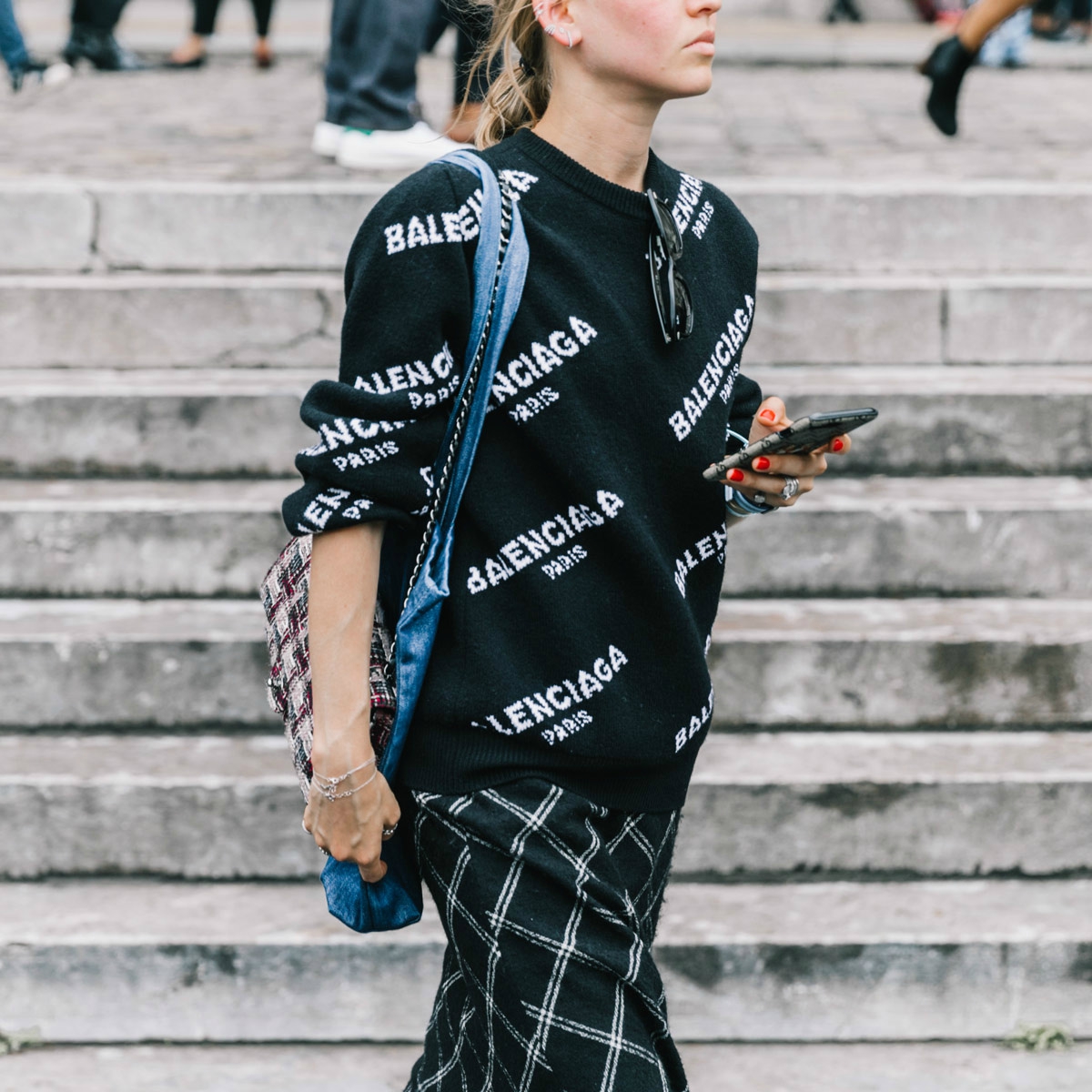 THE NEW BALENCIAGA LOGO WAS ALL OVER PARIS FASHION WEEK Femme On Trend the-new-balenciaga-logo-was-all-over-paris-fashion-week-femme-on-trend