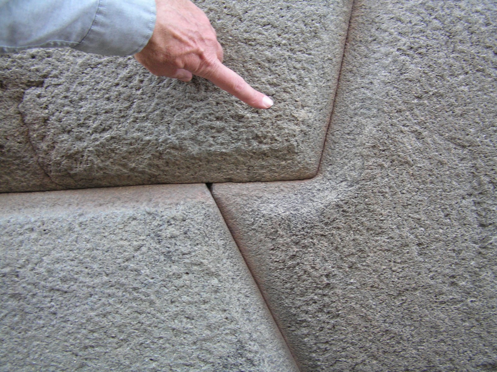 Panorama alam: Batu 12 dan 13 Sudut di Dinding Inca