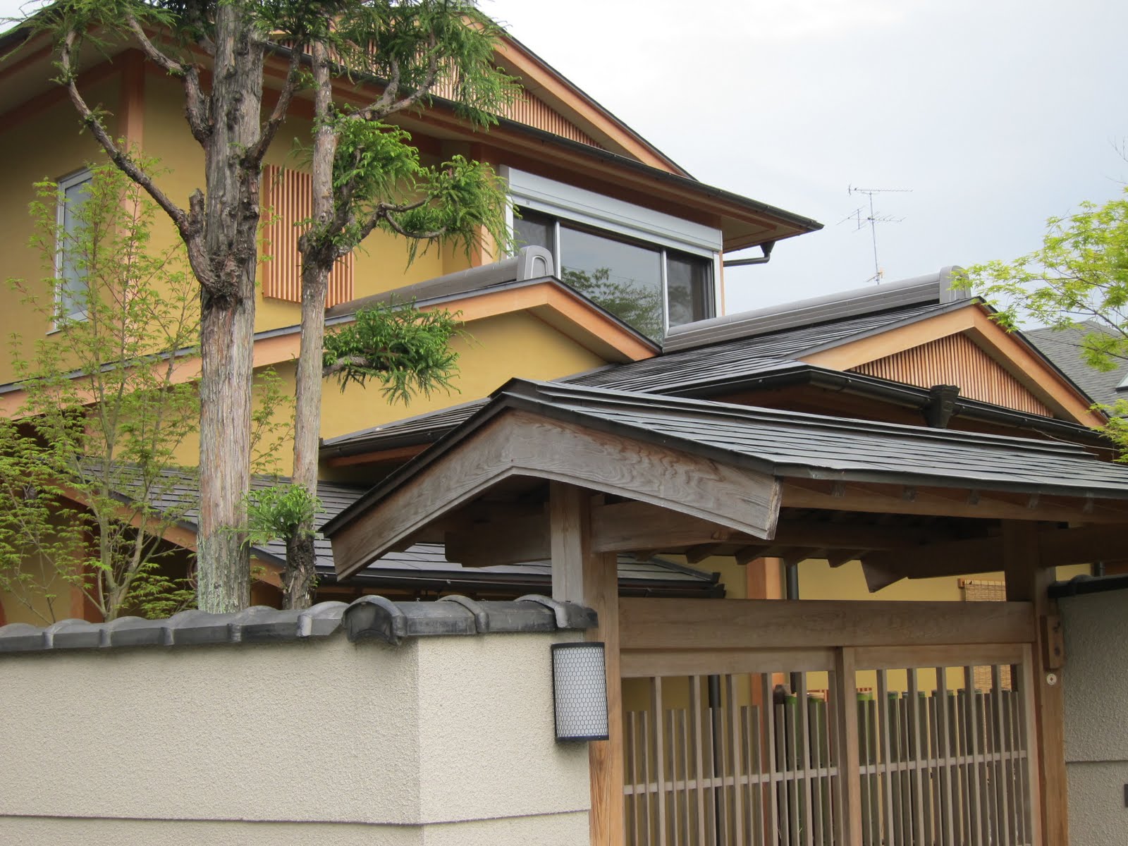 Surprising Breezes: Want to see some Kyoto houses?