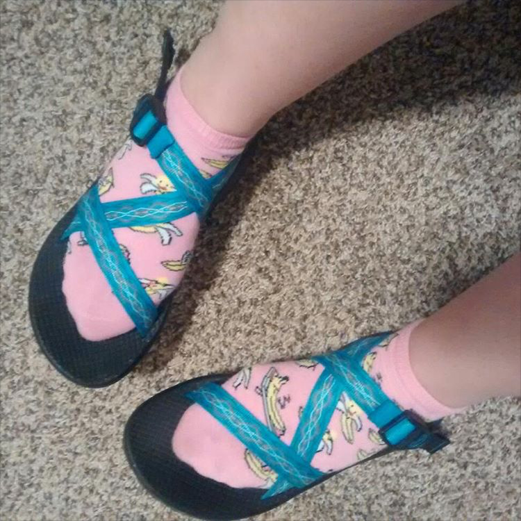 Girls Rock Socks and Sandals: August 2016