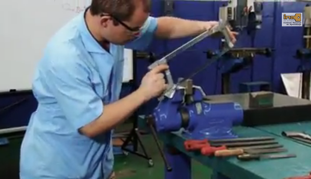 Mecanizado Básico _________ BASIC METAL WORKS: ASERRADO MANUAL Y CORTE ...