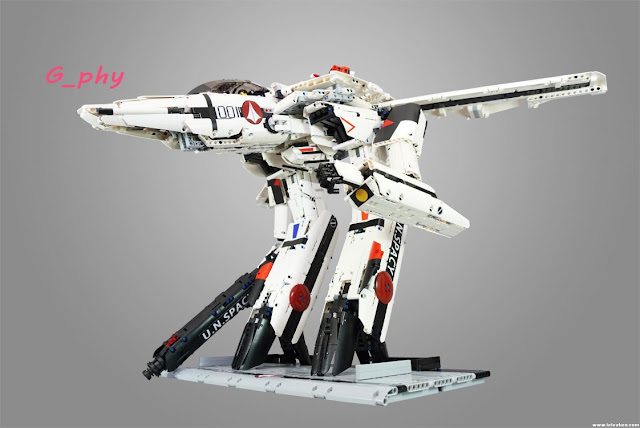 LEGO Robotech Valkyrie Yamato VF-1A. The Biggest MOC of it's kind!