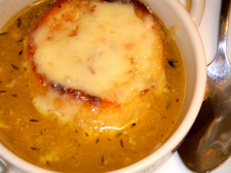 Magie in bucatarie...: Supa de ceapa frantuzeasca