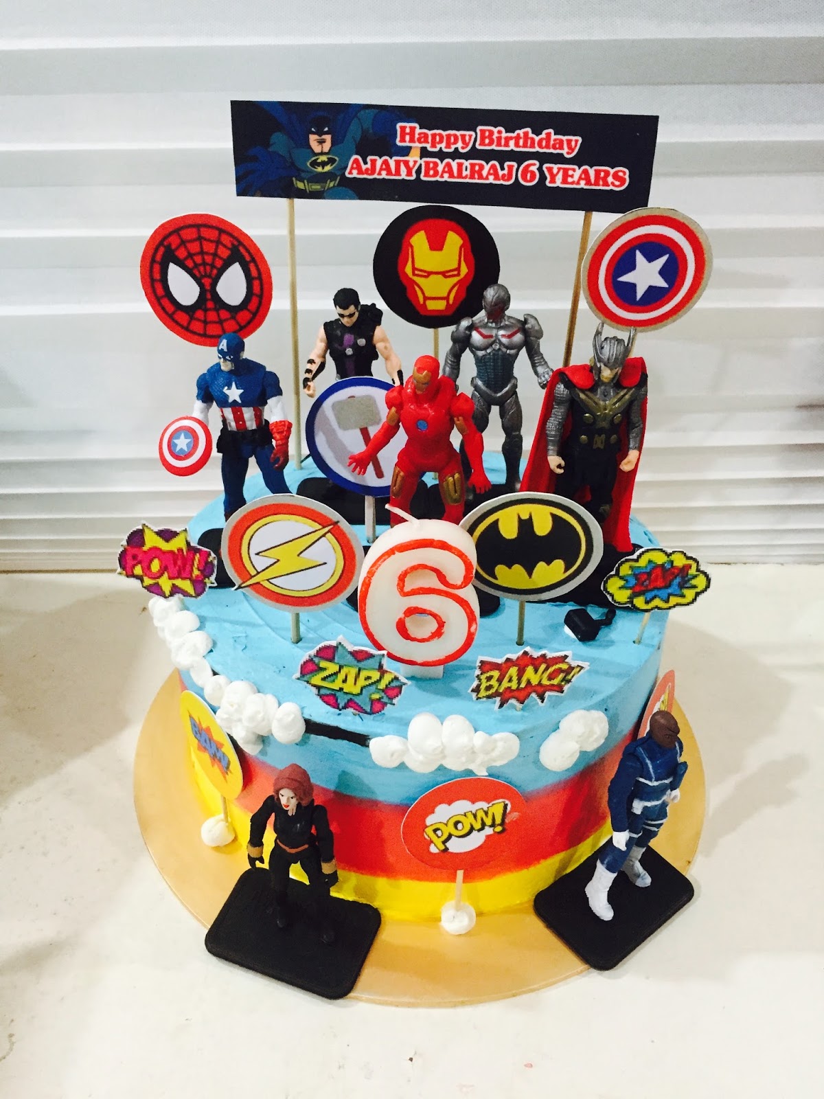 ninie cakes house: Superhero @ Avengers Theme Cake