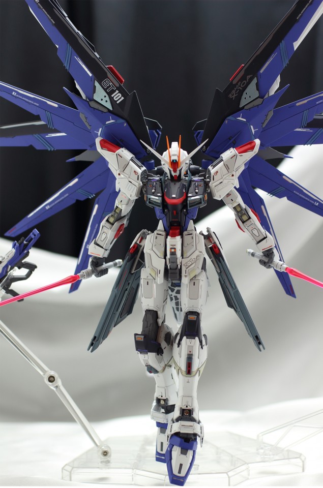 Custom Build: MG 1/100 Freedom Gundam Ver. 2.0 [Detailed]