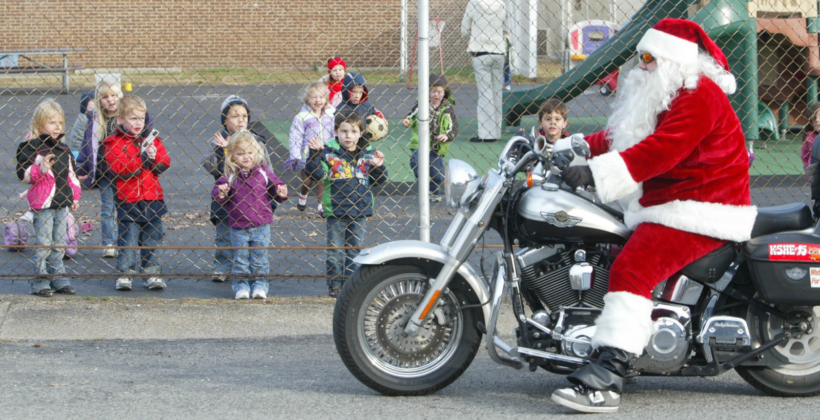 Motoblogn: Happy Holidays - Santa Rides A Motorcycle Collection