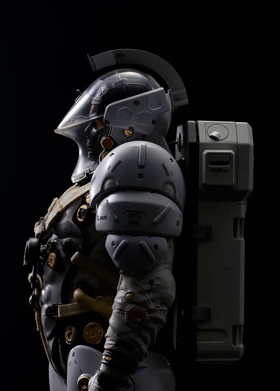 toyhaven: 1000 Toys Kojima Productions 1/6th scale Ludens Action Figure ...