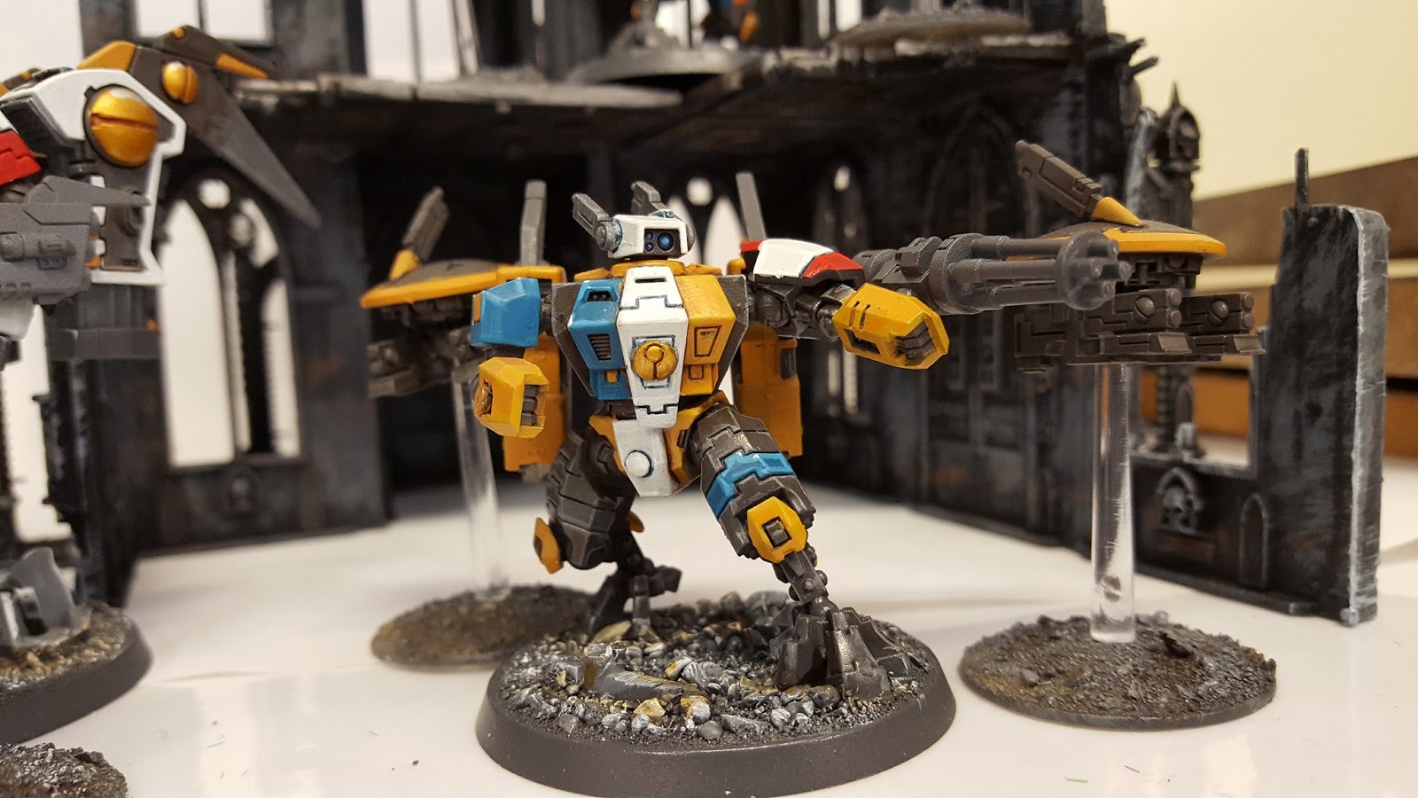 New Colour Scheme for Tau Crisis Suits