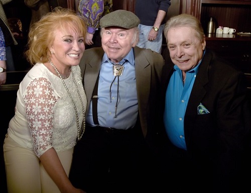 country routes news: Remembering Roy Clark, the Country Music Community ...