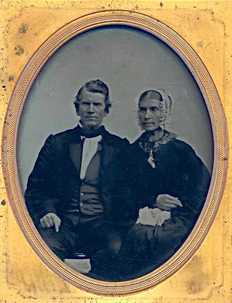 Victorian Husbands and Wives: 50 Amazing Vintage Studio Photos of ...