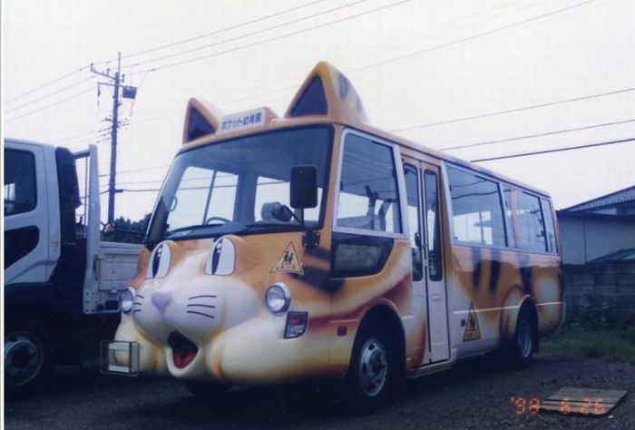 Amazing Japanese School Buses | The Odd Pics