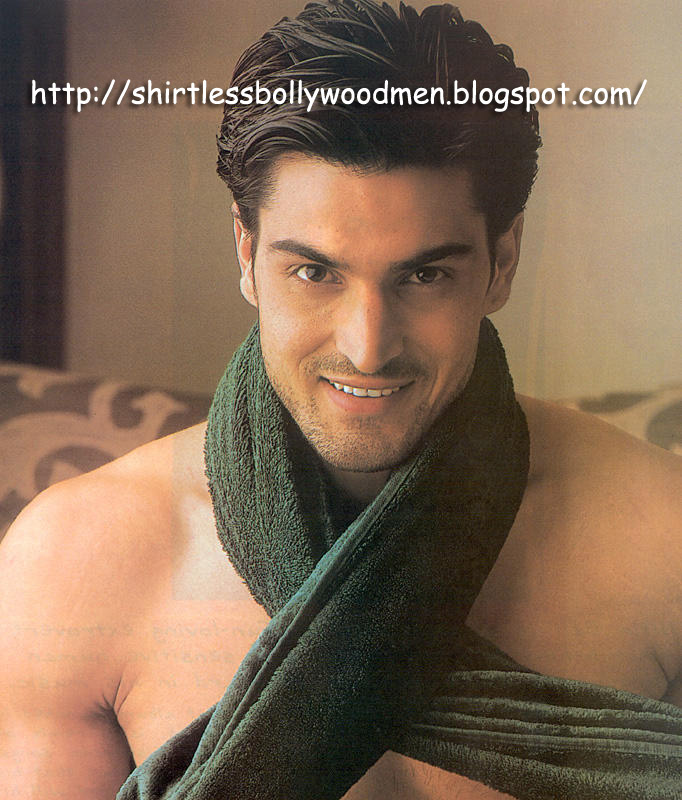 Shirtless Bollywood Men: Indian Model Rajeev Singh in shorts on the catwalk