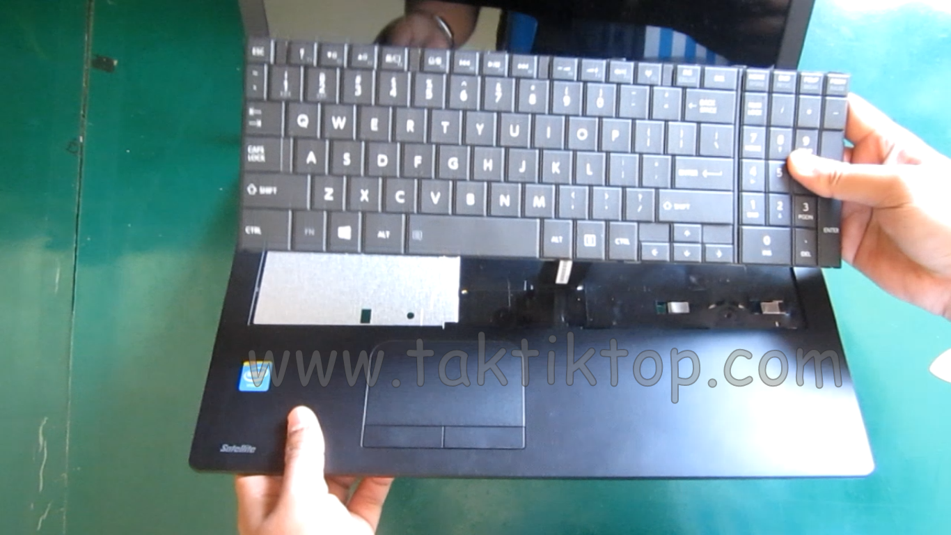 Melepas dan Mengganti Keyboard Toshiba Satellite C50 C50B C55 - Service ...