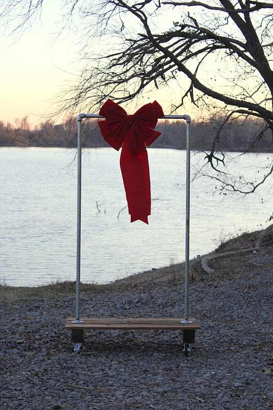 embellishments: Project Post 15: Pipe & Pallet Clothes Rack