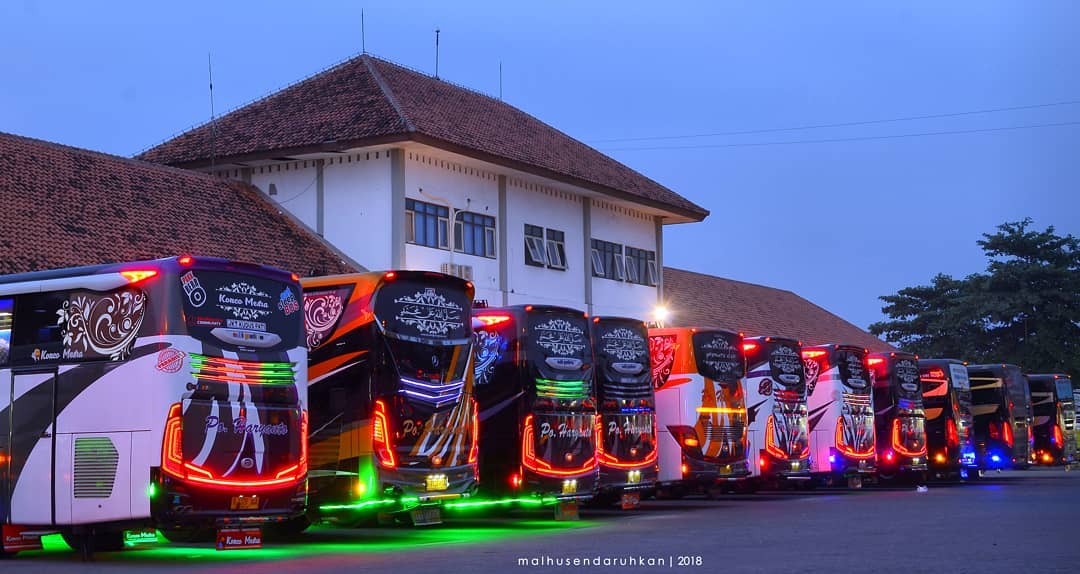 #SabtuNgebus: Gemerlap Warna-Warni Lampu Bus