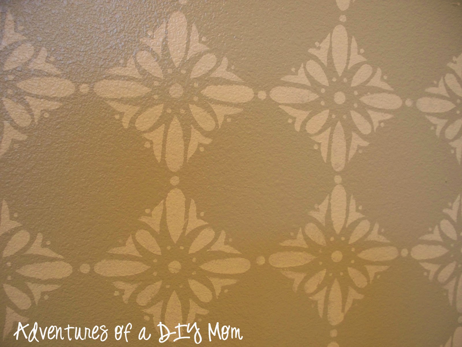 Stenciling Tips - Adventures of a DIY Mom