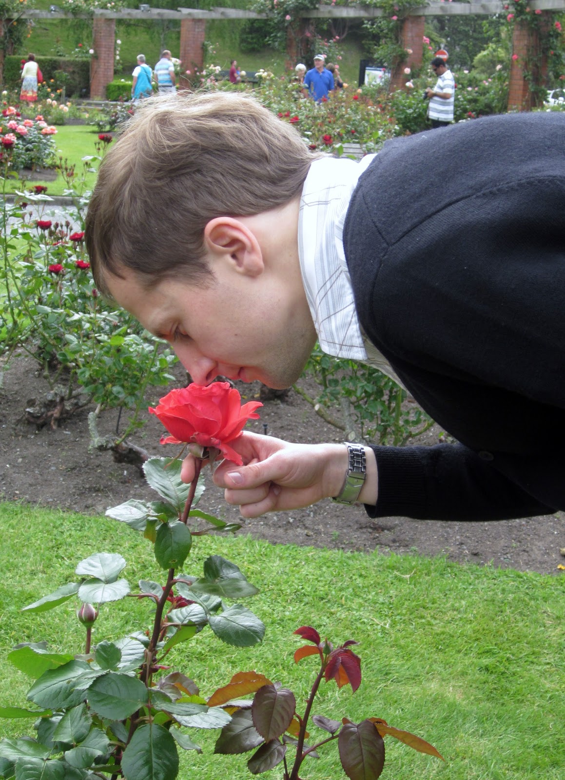 Vintage Pearl: The Outing - Taking Time to Smell the Roses