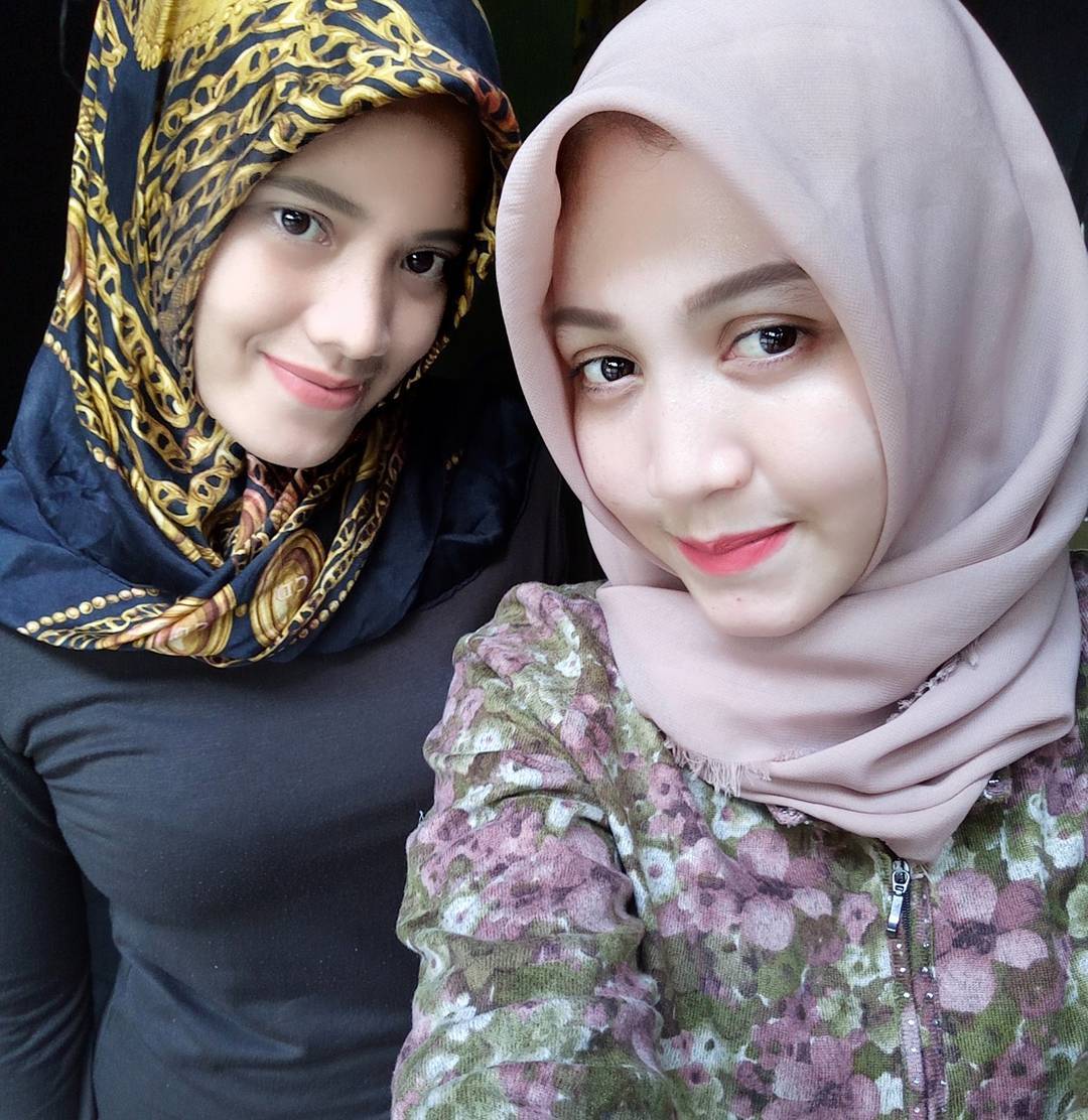 Kumpulan foto lengkap mama muda berjilbab - CantikaMagz