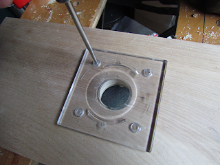 Simple DIY Router Table Crawls Backward (When Alarmed)