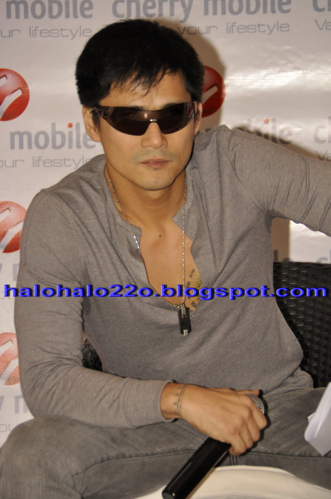 halohalo22o: ROBIN PADILLA NEW ENDORSER OF CHERRY MOBILE