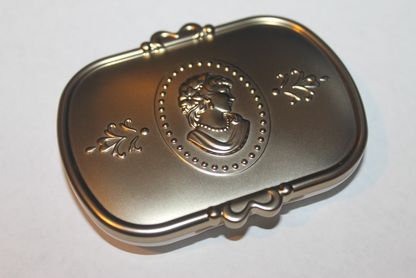 The Dark Side of Beauty: Ladurée Les Merveilleuses