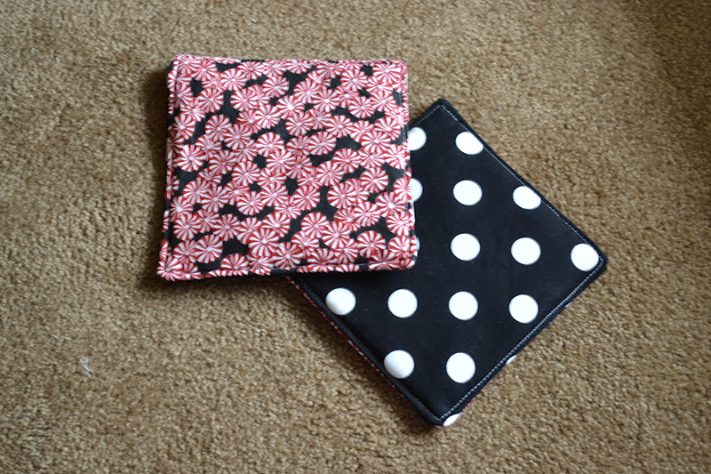Polkadots on Parade: Go Mama Monday: HO HO Hotpads!