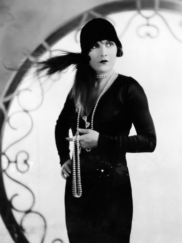 Silence is Platinum: Miss Evelyn Brent