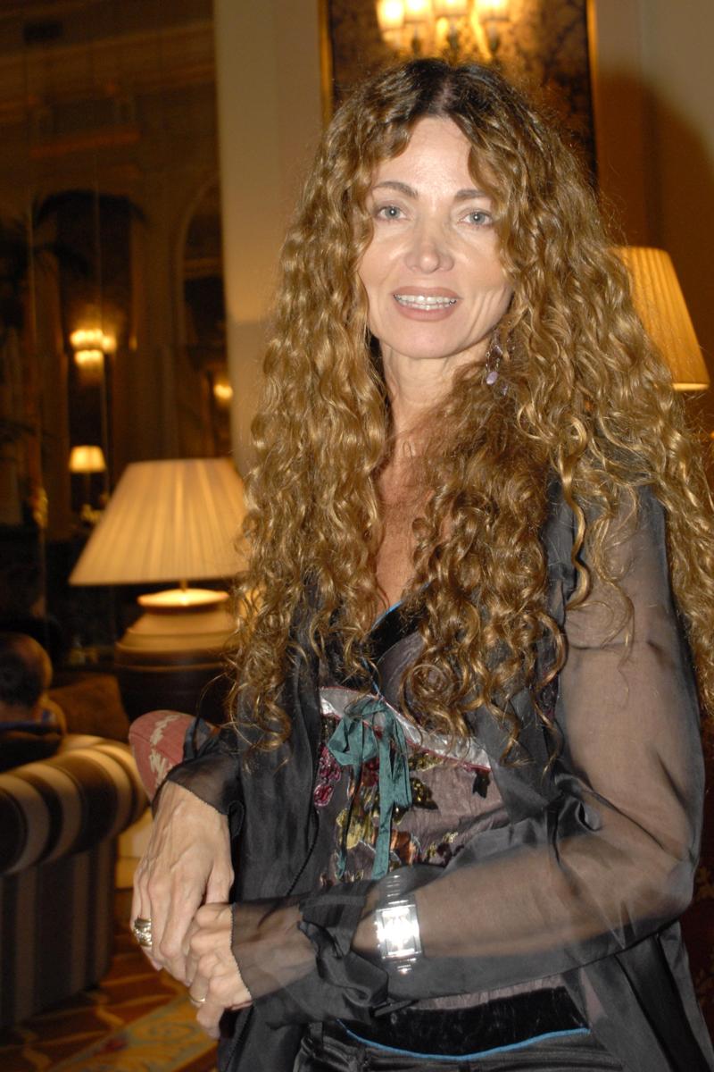 Mis libros: ELLA, QUE TODO LO TUVO - DE ÁNGELA BECERRA