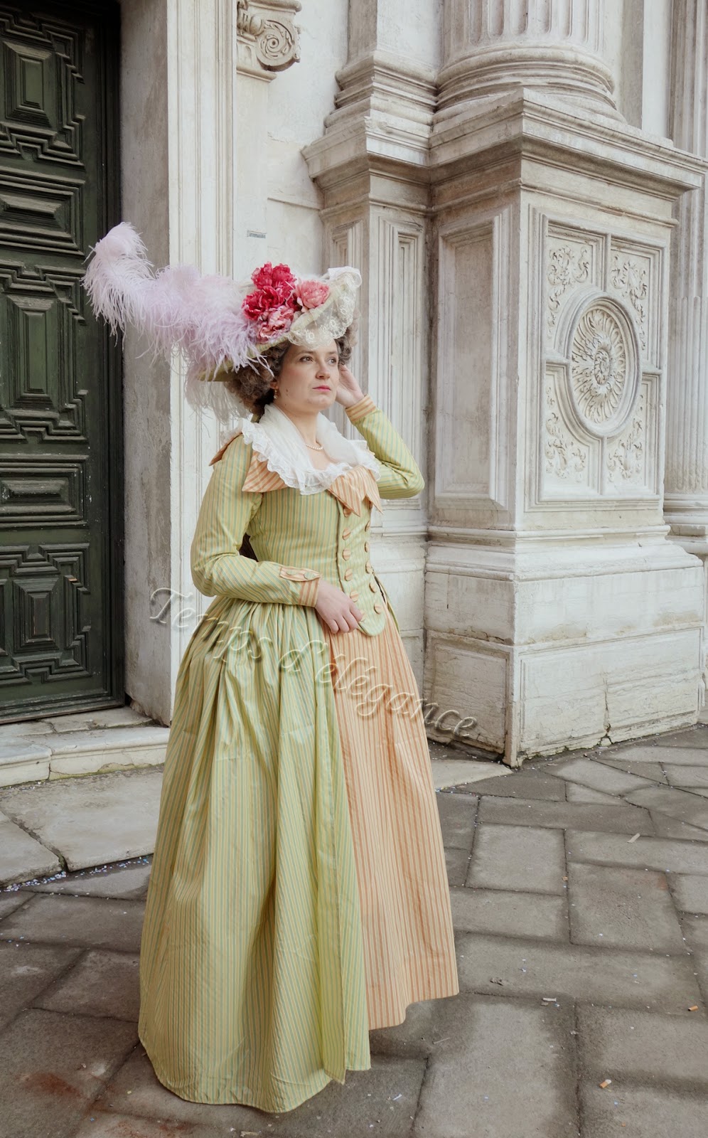 Temps d'élégance: Robe redingote rayée