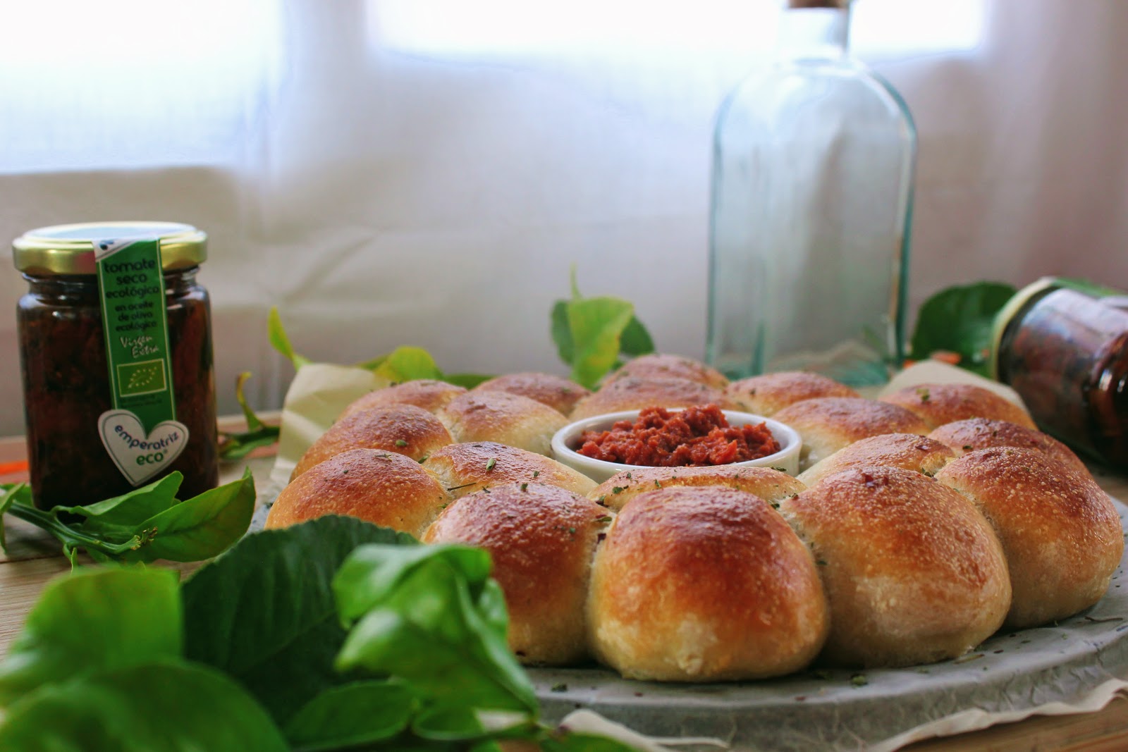 Corona de Pan con Pesto Rojo - Cocinando con las Chachas