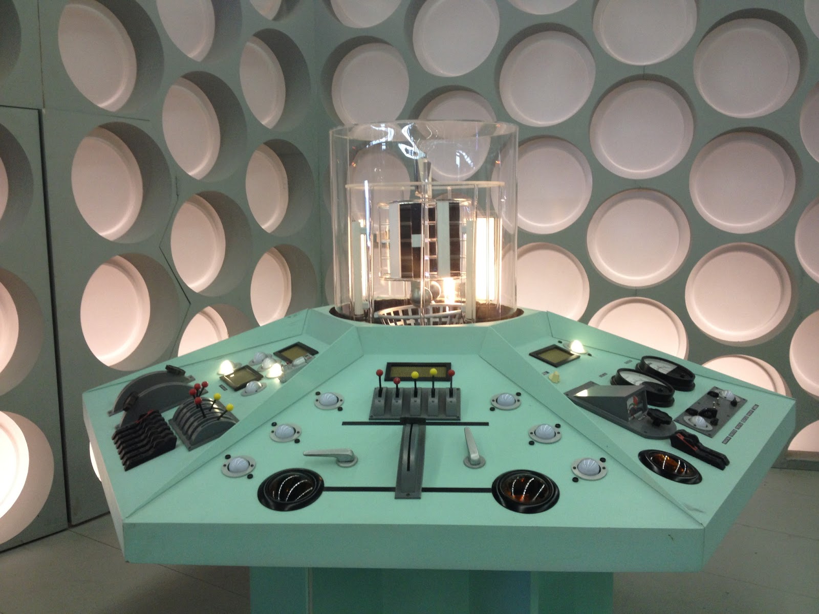 Why Run to the TARDIS: First Doctor TARDIS Console